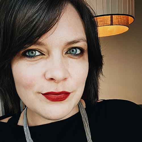Emma Janzen – Journalist | Author | Editor | Photographer
